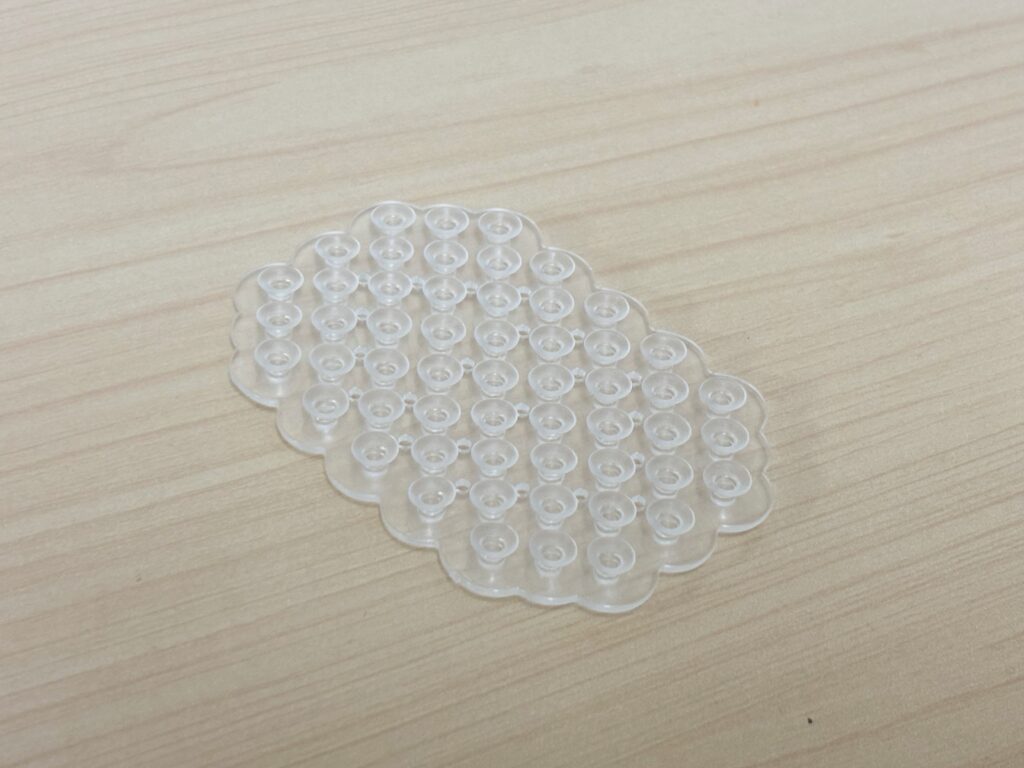 【100均セリア】水回りの浮かせる収納に！買って良かったピタッと吸いつく吸着シート | 100均マニアのレビュー帳｜さきモカ